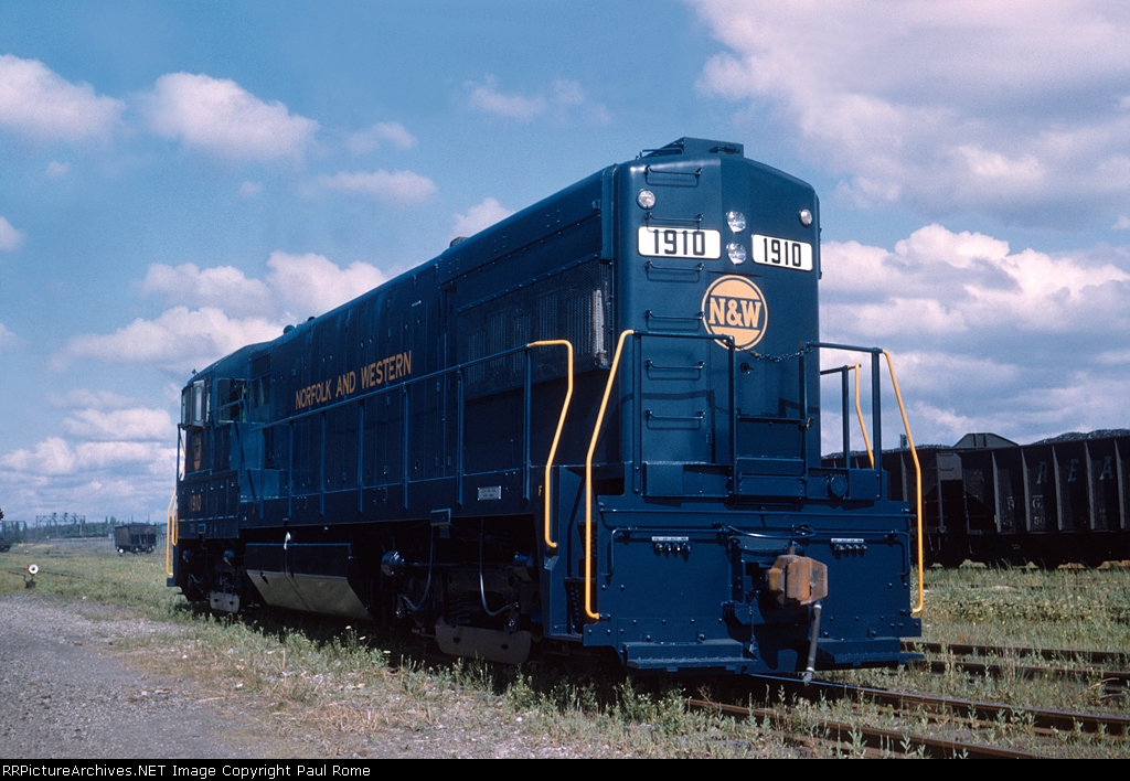 N&W 1910, GE U28B, NEW at the GE Plant